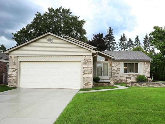 39549 Chantilly Dr, Sterling Heights, MI 48313