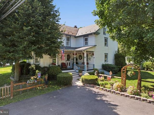 3954 Wood Dr, Walnutport, PA 18088