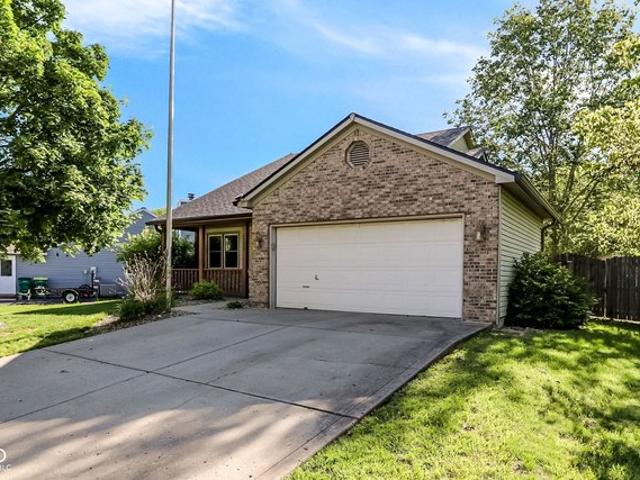 3955 Pebble Beach Dr, Franklin, IN 46131