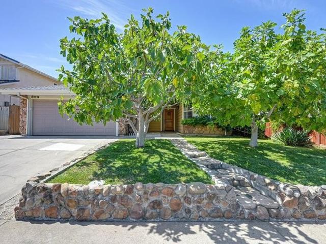 3958 N Country Dr, Antelope, CA 95843