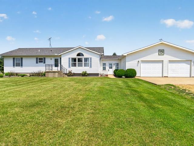 3958 th St, Clinton, IA 52732