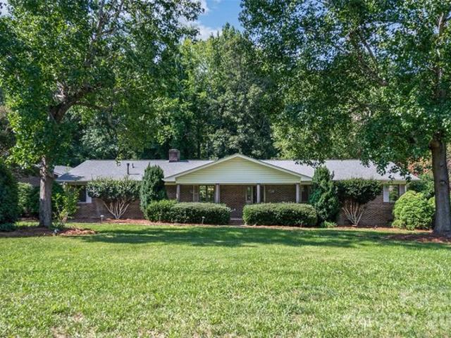 3959 Holly Springs Dr, Newton, NC 28658