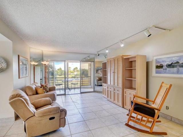 3959 Via Poinciana #301, Lake Worth, FL 33467