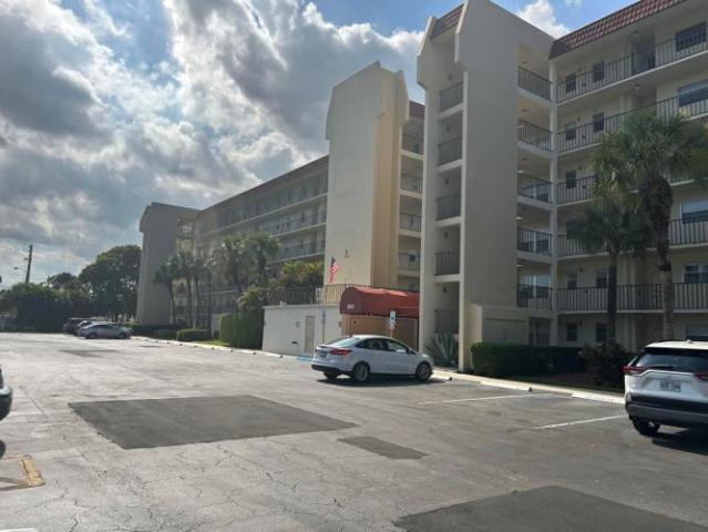 3959 Via Poinciana #401, Lake Worth, FL 33467