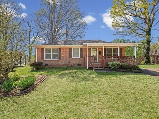 3950 Burnham Cir, Winston Salem, NC 27105