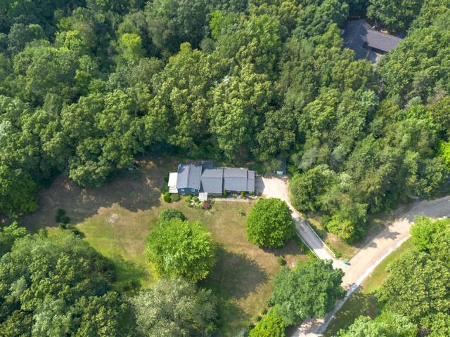3950 Queen Oaks Drive