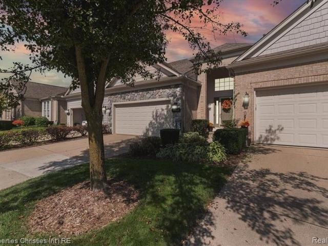 39510 Edgewater Dr Unit 100, Northville, MI 48168
