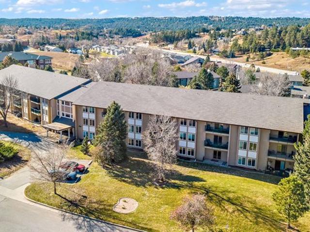 3951 Fairway Hills Dr, Rapid City, SD 57702