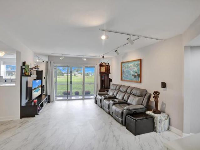 3951 Via Poinciana #113, Lake Worth, FL 33467