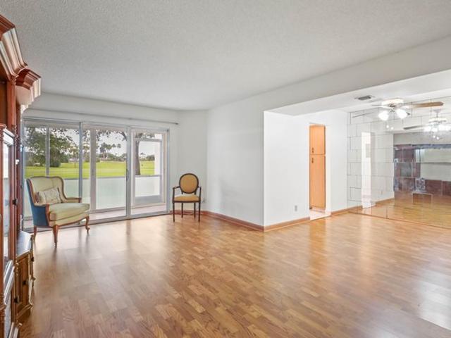 3951 Via Poinciana Apt 112, Lake Worth, FL 33467