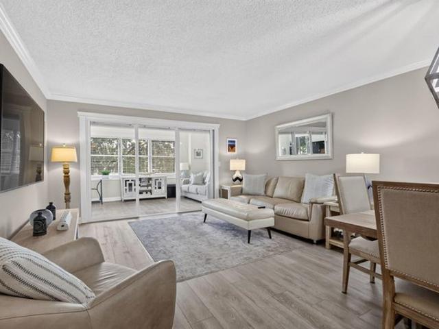 3951 Via Poinciana Apt 209, Lake Worth, FL 33467