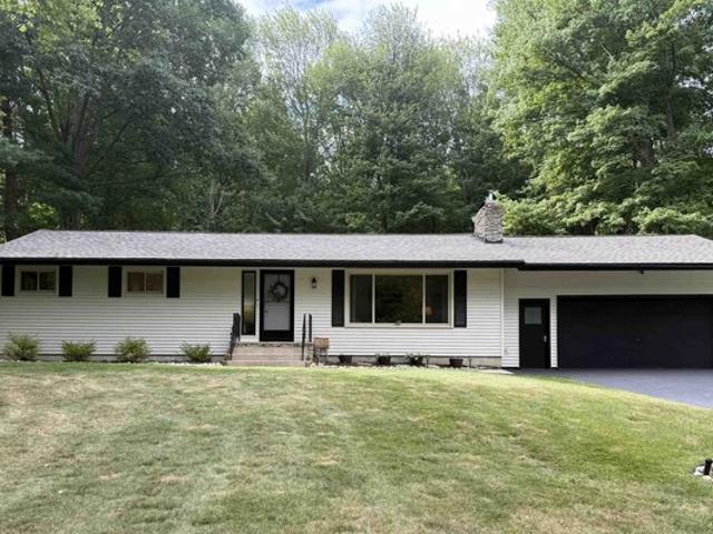 3952 E Kens Ln, Midland, MI 48642