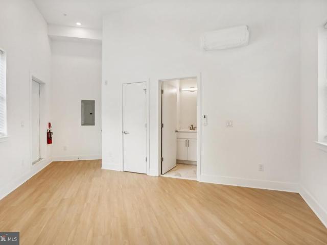 3952 Lancaster Avenue # 103