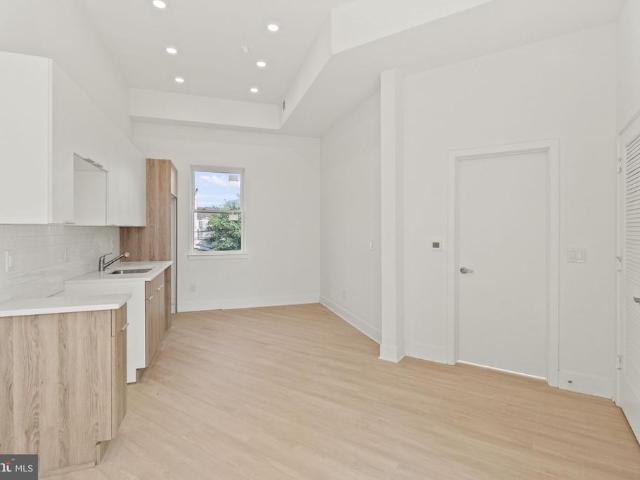 3952 Lancaster Avenue # 201