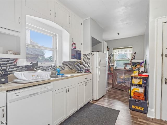 3953 W 160th Street