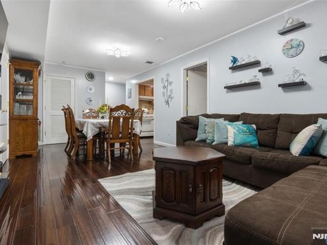 395 College Dr Unit 395, Edison, NJ 08817