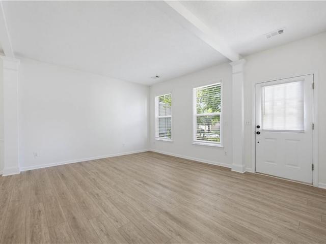 395 Cadeleigh Court