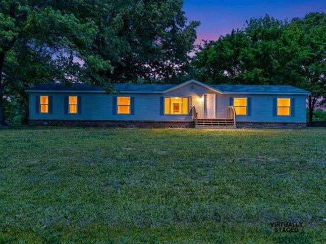 395 Charlotte Dr, Oakland, TN 38060