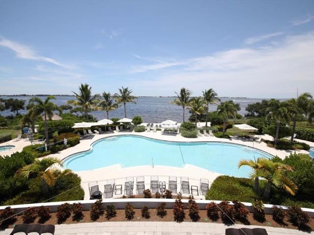 395 Aruba Cir, Unit 303, Bradenton, FL 34209 | MLS #A4679