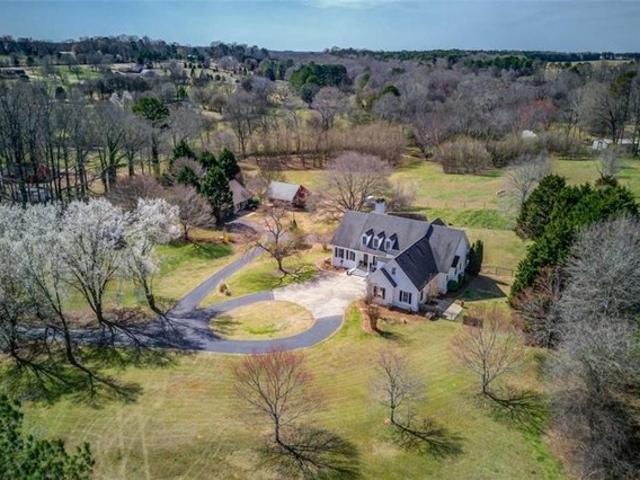 395 Bill Watkins Rd, Hoschton, GA 30548