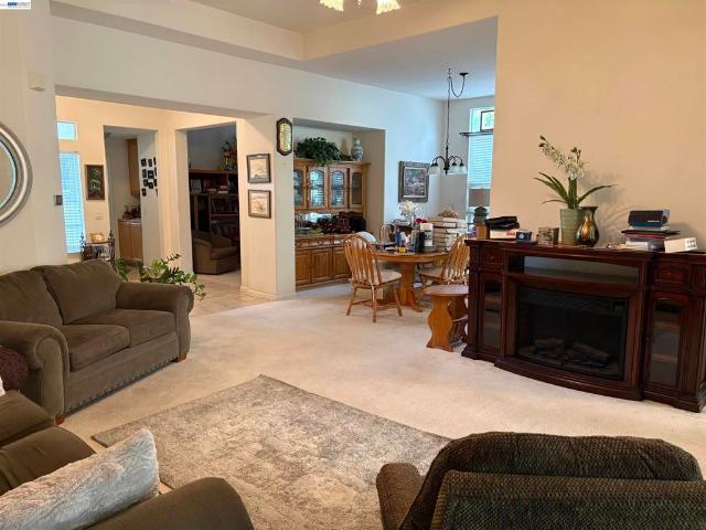 395 Grenadier Way