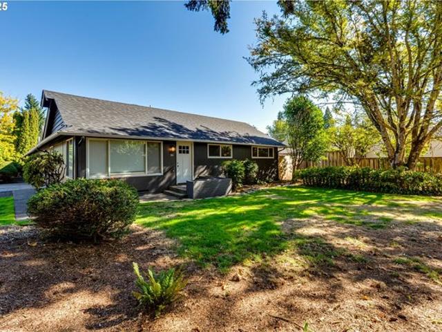 395 Fairway Loop, Eugene, OR 97401