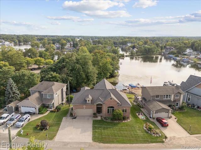 395 Indianwood Road