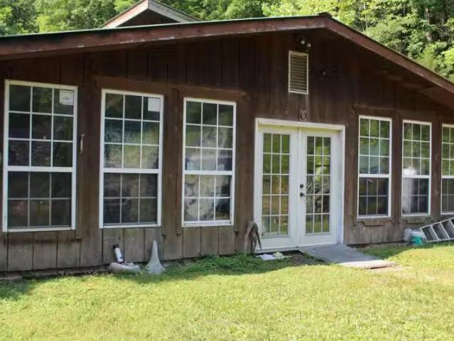 395 SPRING LOOP, HARRIET, AR 72639 Single Family Residence For.