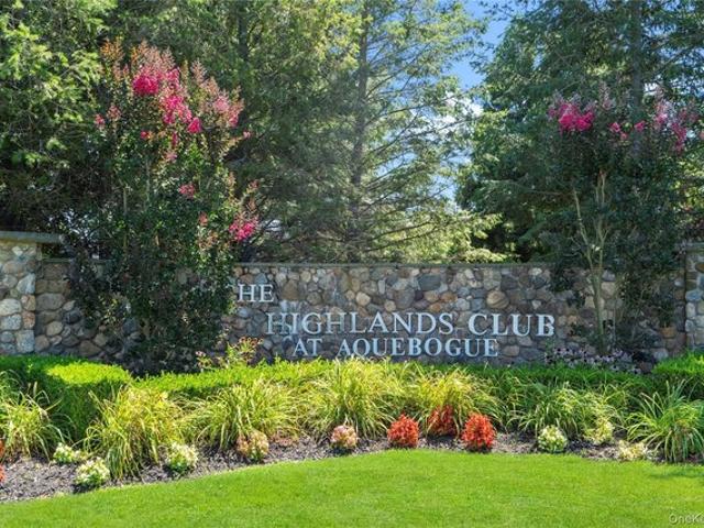 395 Stonecrop Rd, Aquebogue, NY 11901