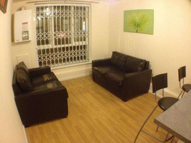 £395pcm INCLUSIVE OF ALL BILLS. Room 3