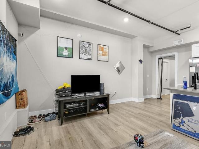 3965 Lancaster Avenue # 105
