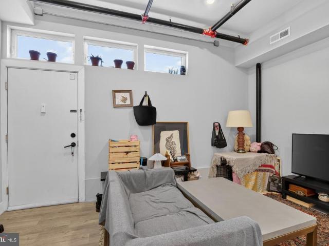 3965 Lancaster Avenue # 105