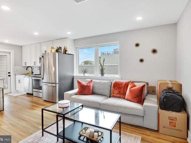 3965 Lancaster Avenue # 204