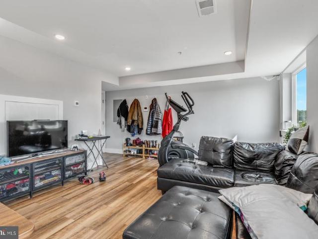 3965 Lancaster Avenue # 304