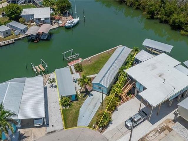 3965 Phoenix Dr, Saint James City, FL 33956