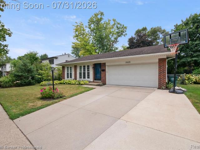 39695 Suzan Court
