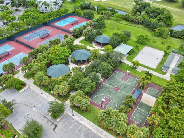 3960 Oaks Clubhouse Dr, Pompano Beach, FL 33069 | MLS #R11157
