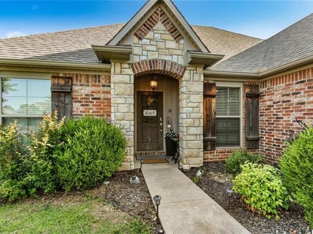 3960 W Mountain View Dr, Fayetteville, AR 72704