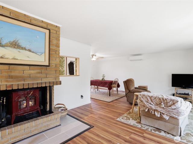 3961 NW Country Lane