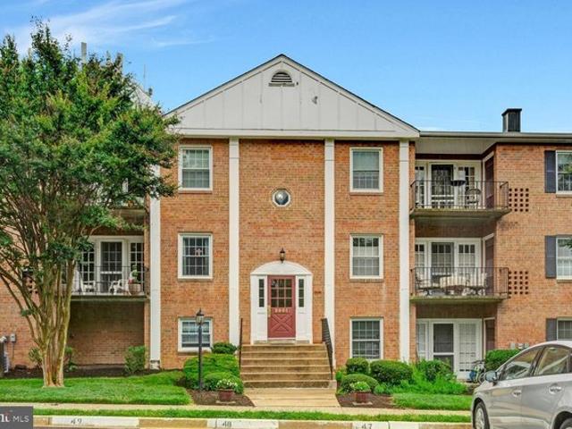 3961 Lyndhurst Dr Apt 303, Fairfax, VA 22031