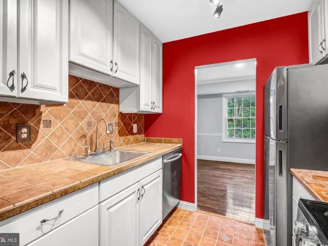 3961 Lyndhurst Drive # 303