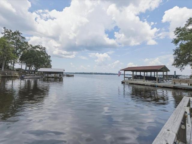 3962 Edgewater Dr, Tallahassee, FL 32310