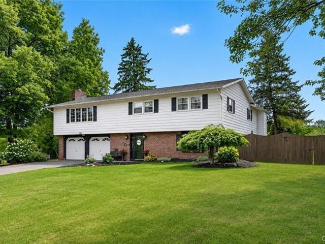 3962 Split Rock Rd, Camillus, NY 13031