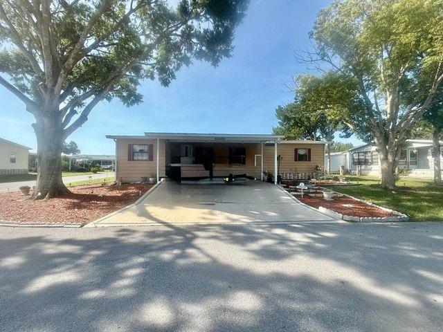 39634 Sierra Dr, Zephyrhills, FL 33542