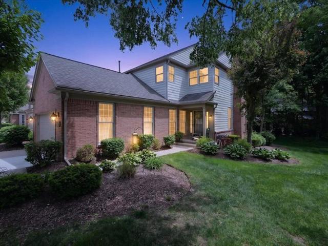 39639 Dun Rovin Dr, Northville, MI 48168