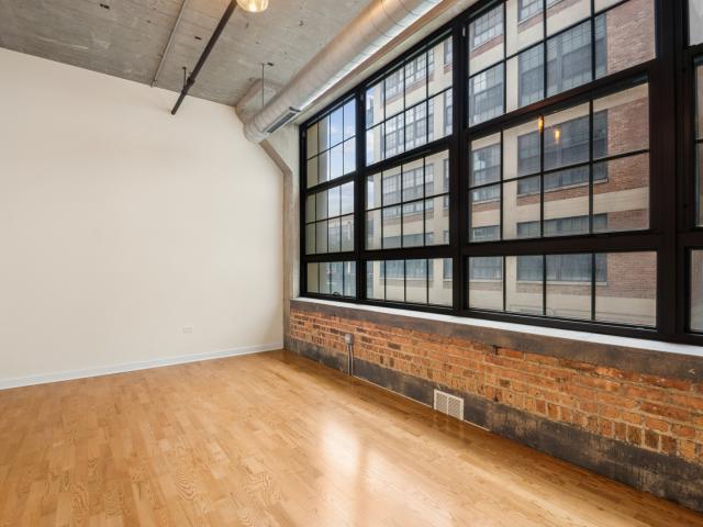 3963 W Belmont Avenue # 210