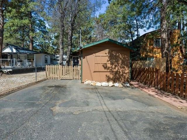 396 Holmes Ln, Sugarloaf, CA 92386