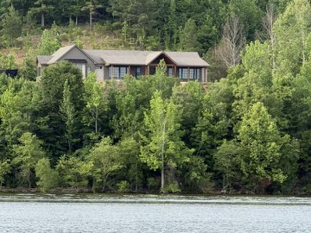 396 Moores Ln, Stewart, TN 37175