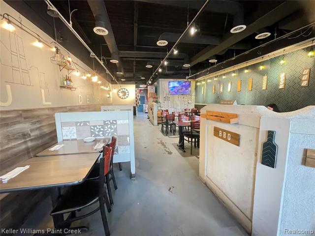 39743 Grand River Ave