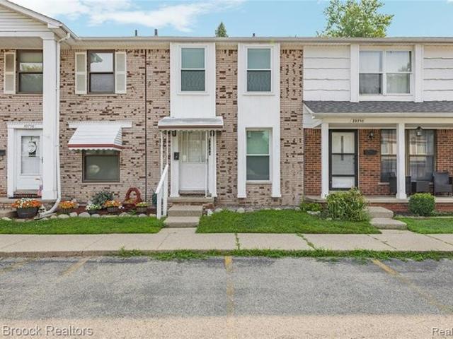 39754 Manor Dr, Harrison Township, MI 48045